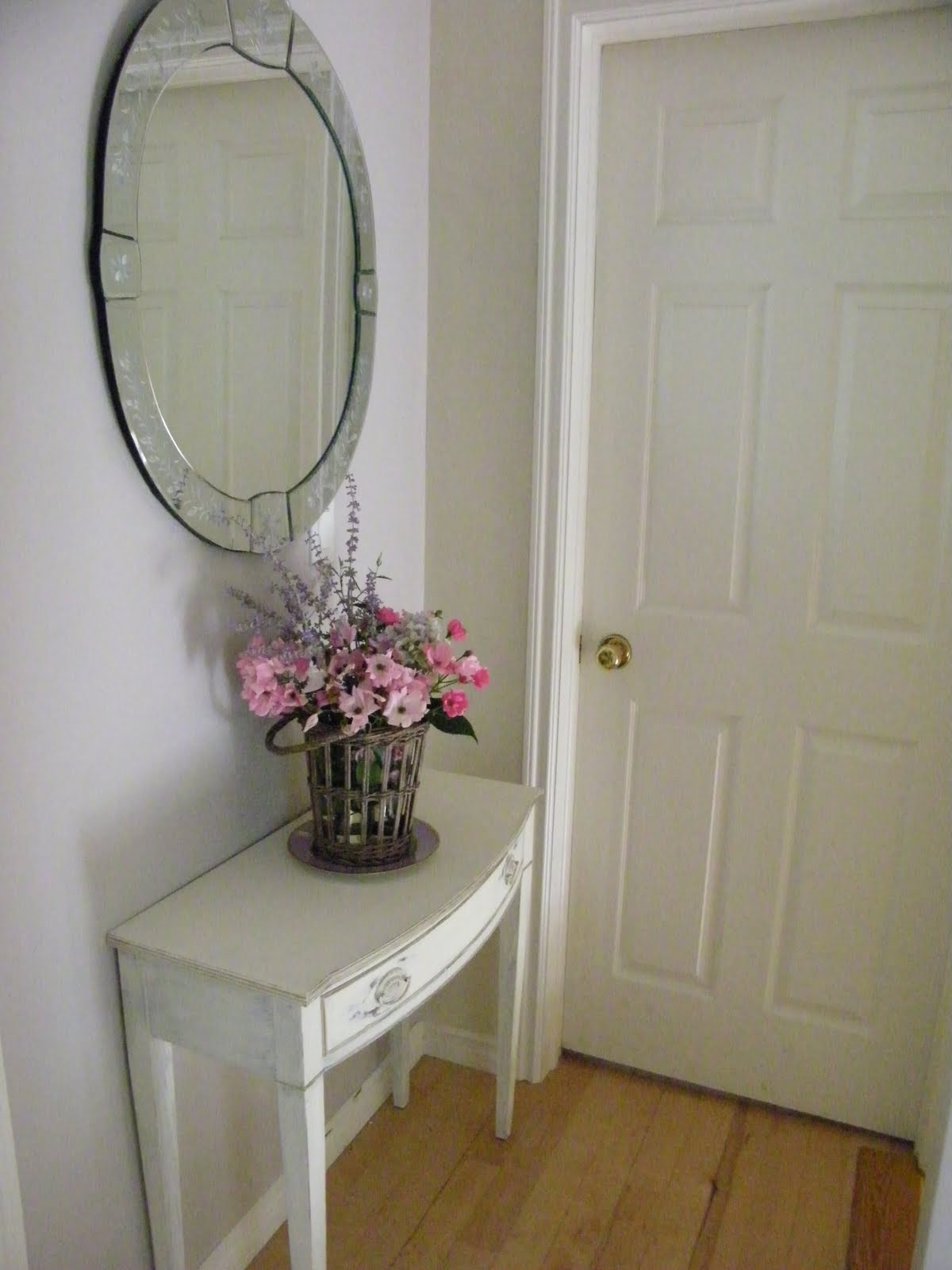 Maison Decor: lavender hallway