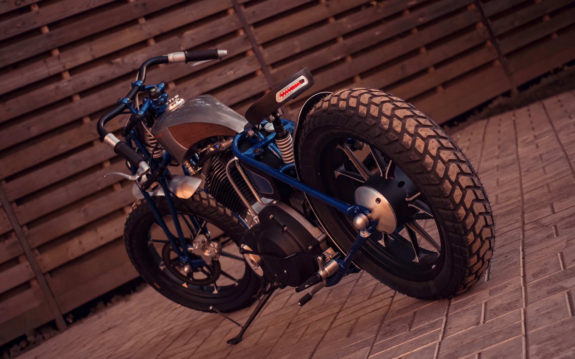 Ivan's Blast - Inazuma café racer