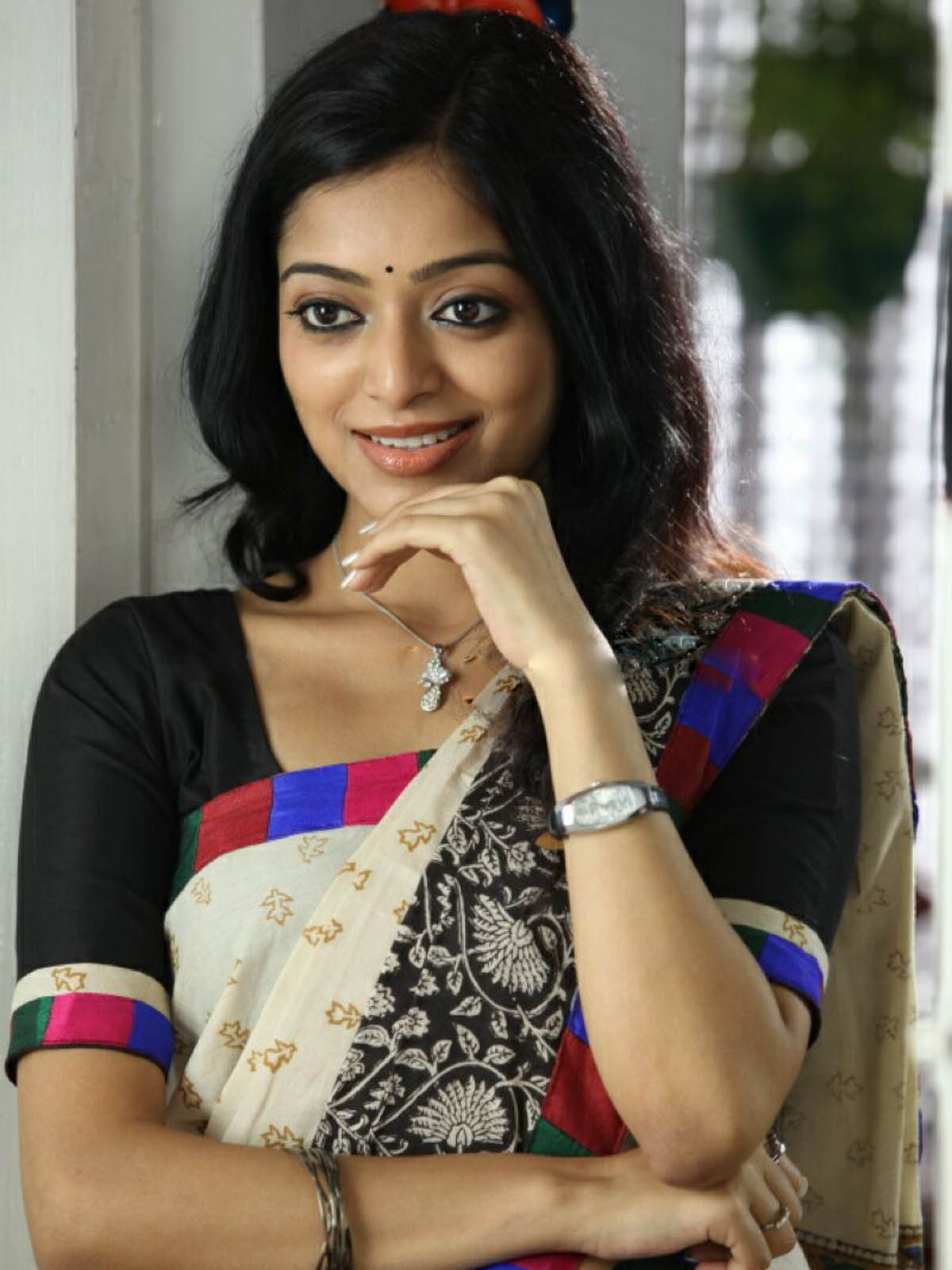 Actress Janani Iyer Pictures - Indian Actresses Wallpapers Gallery
