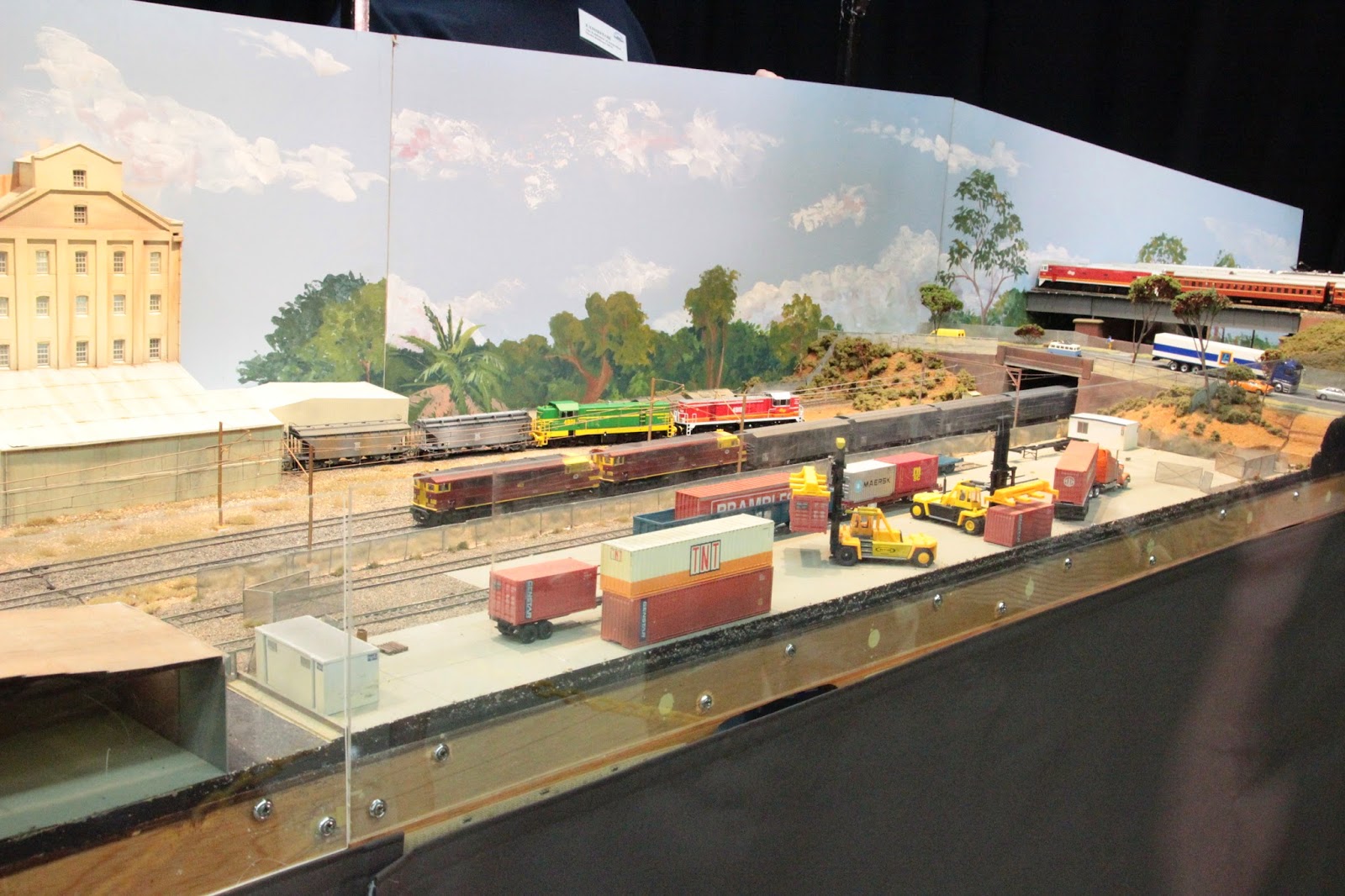 Barcoola: Hobsons Bay model Railway Exhibition 2014 report.