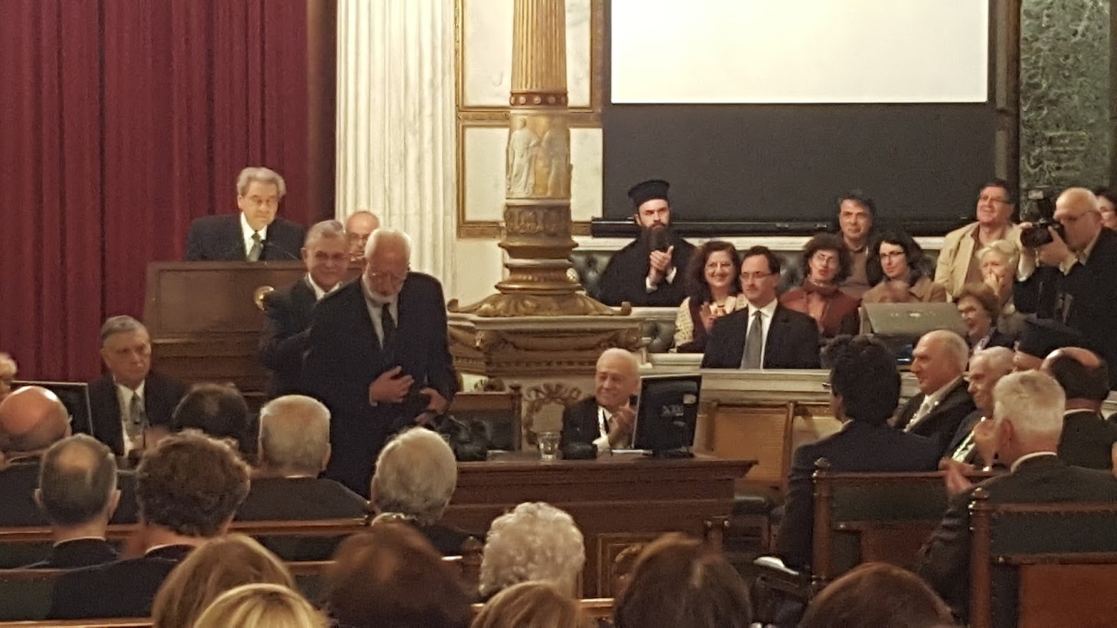 Ιδιωτική Οδός: Ο ΜΑΝΟΛΗΣ ΧΑΤΖΗΓΙΑΚΟΥΜΗΣ ΤΙΜΗΘΗΚΕ ΜΕ ΤΟ ΑΡΙΣΤΕΙΟ ...