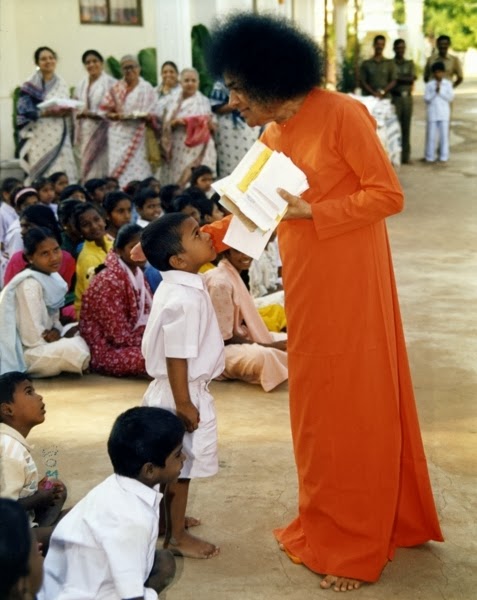 Sathya Sai with Students: The Universal Divine Mother Sai - By Dr ...