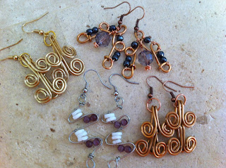AptToCraft: Zig zags, twists and loops for wire jig earrings