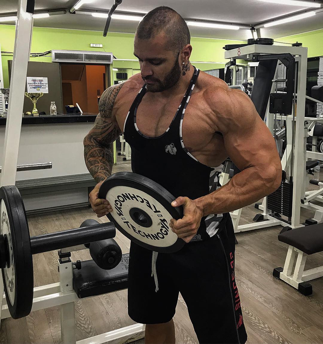 Muscle Lover: Greek muscle hunk Nikolas Michaloglou