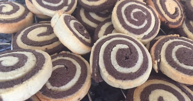 Chocolate and vanilla spiral cookies