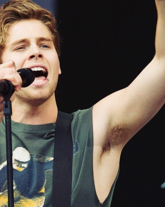 Male celebrity hairy armpits - Akío Magazine