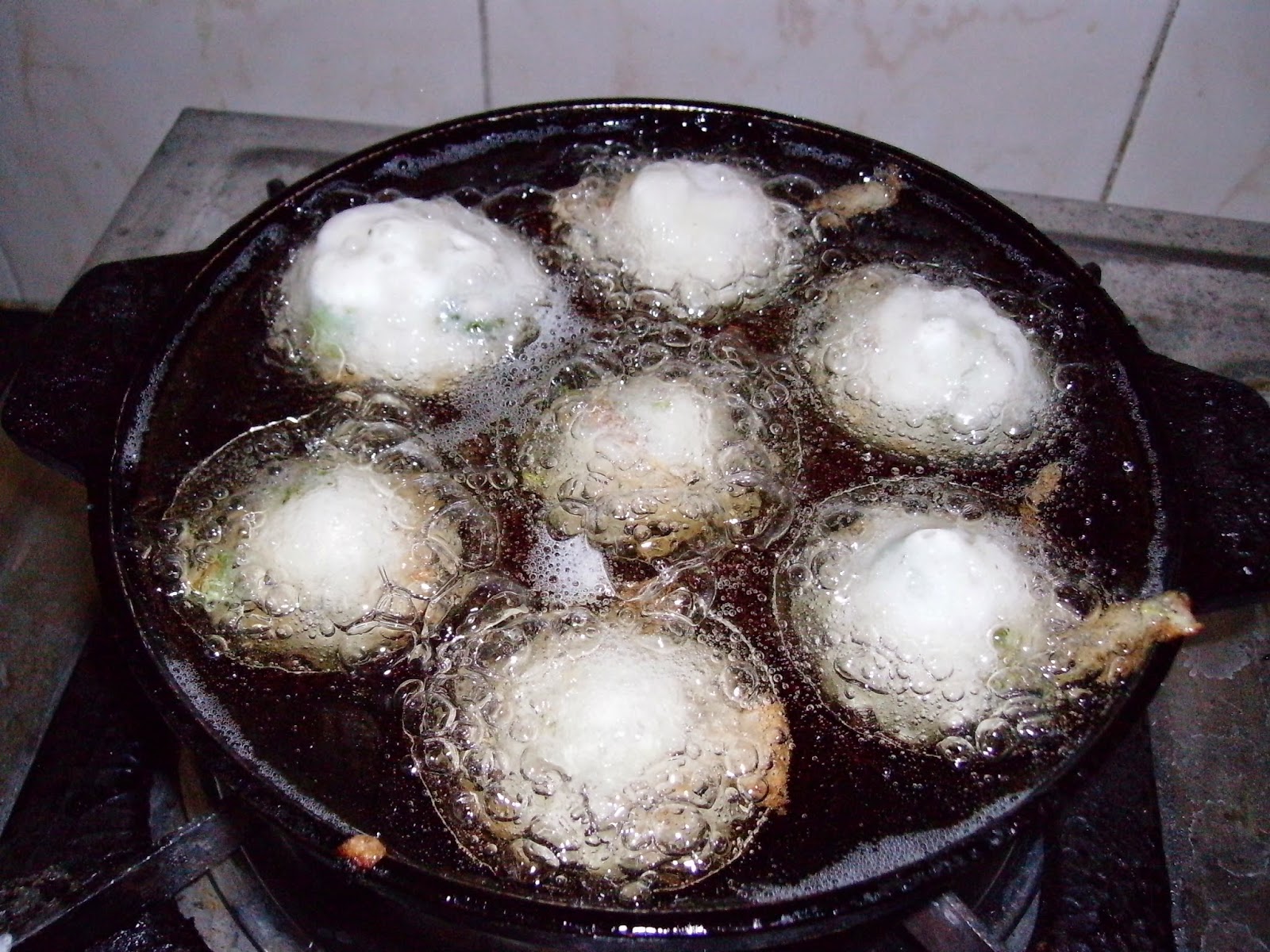 USHASRIKUMAR'S COOKSPACE AND MORE...: KARA APPAM / KUZHI PANIYARAM