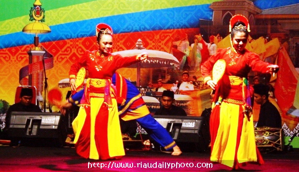 TARI KIPAS MENDU | RIAU DAILY PHOTO