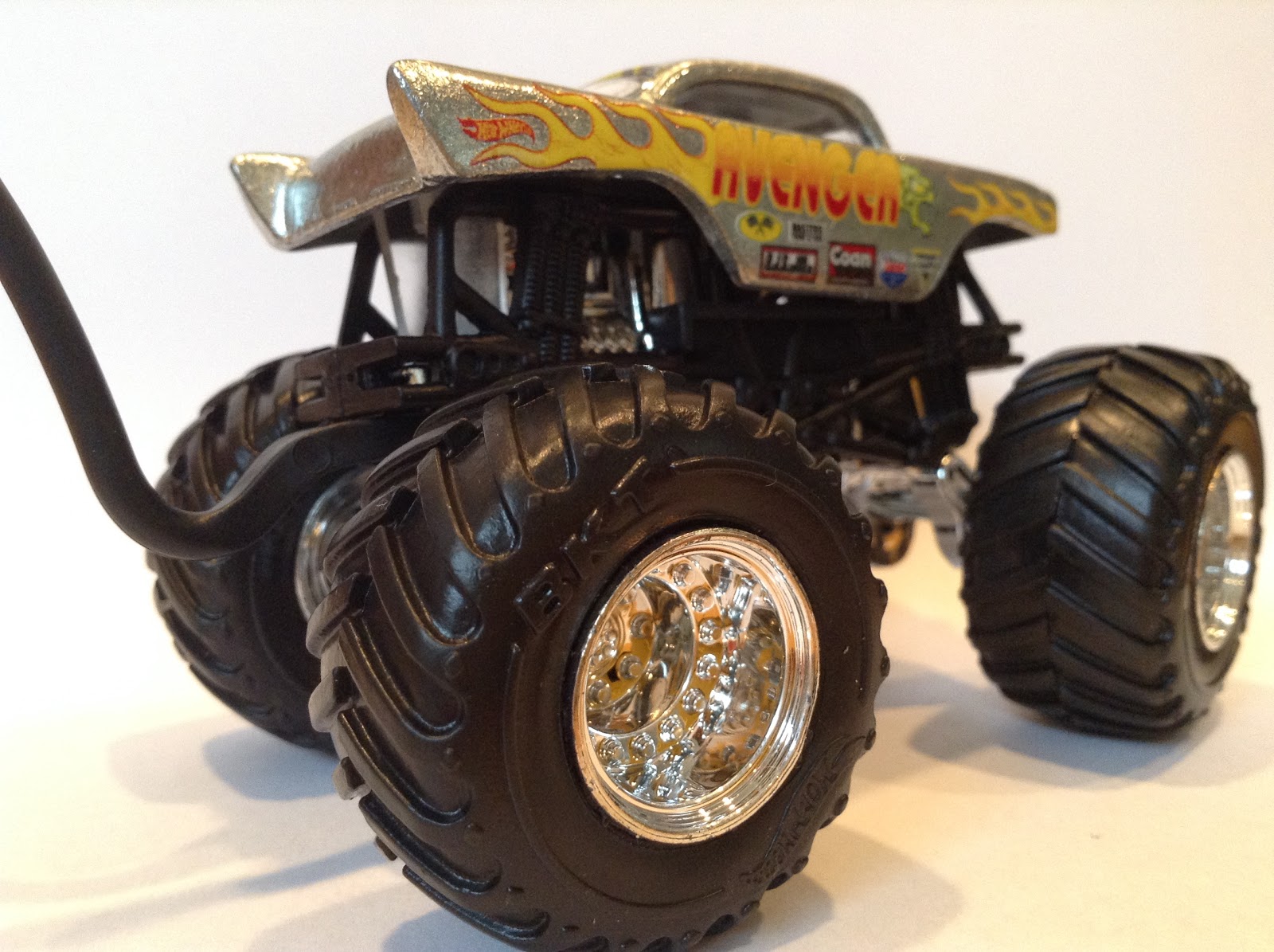 JULIAN'S HOT WHEELS BLOG: Avenger Monster Jam Truck (2017 Chrome)