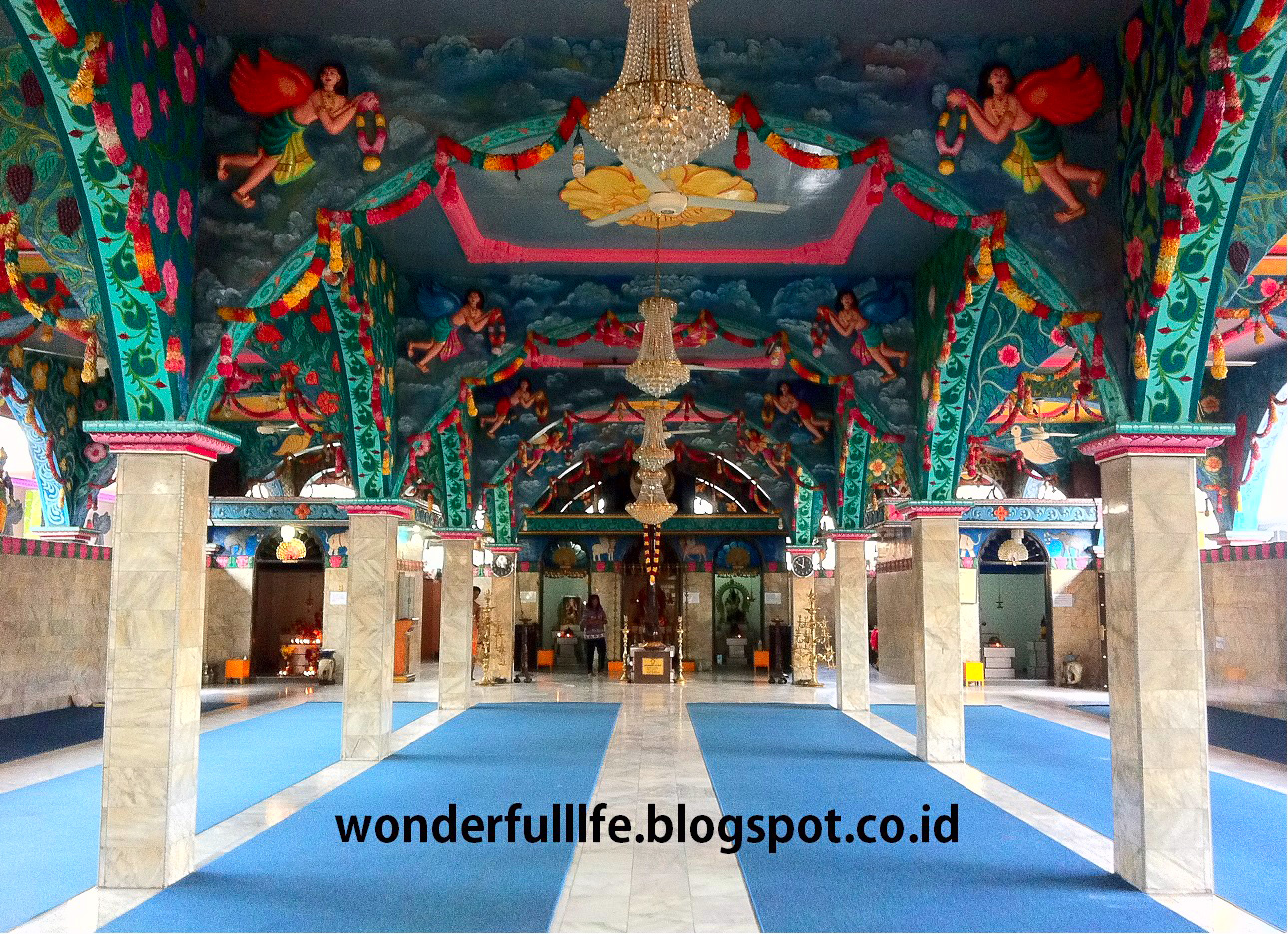 Warna Warni Kuil Shri Mariamman Medan - Travelicious