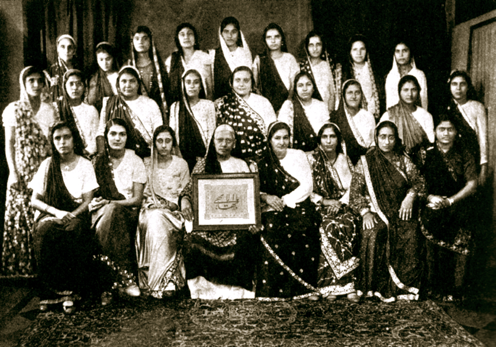Worldwide Community of Baha'u'llah: 1933: Zoroastrian Baha'i women of ...