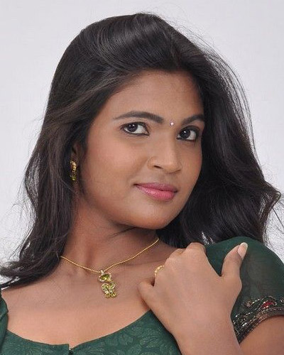 Mallu Aunty Hot Navel show Stills in Green Saree | Hot Mallu Aunties ...