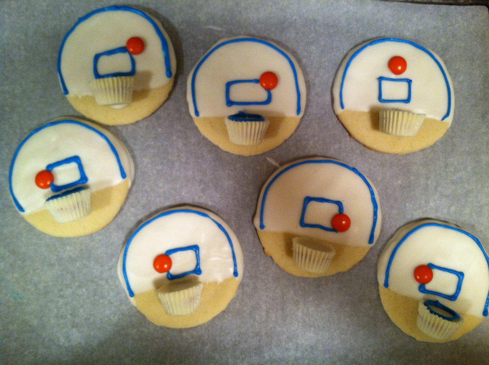 Julie Bakes: Basketball hoop cookies