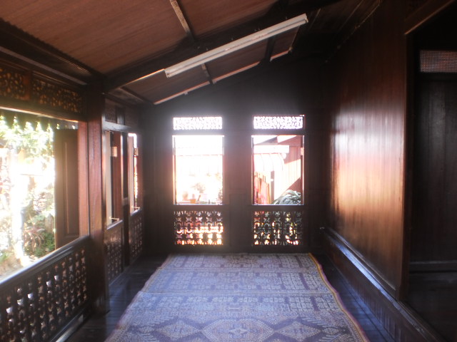 fairusmamat.com: RUMAH TRADISIONAL MELAKA @ KAMPUNG PENGKALAN BATU