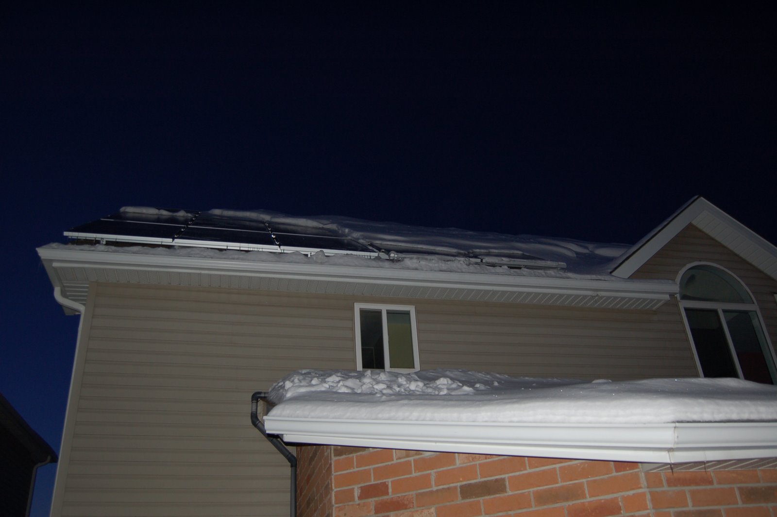 Guelph Solar: Snow sliding off solar panels