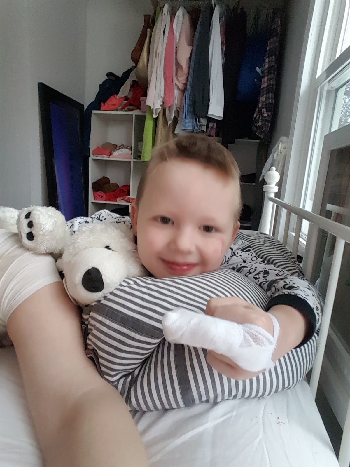 Mamuna maailmalla: Keskisormi pystyssä