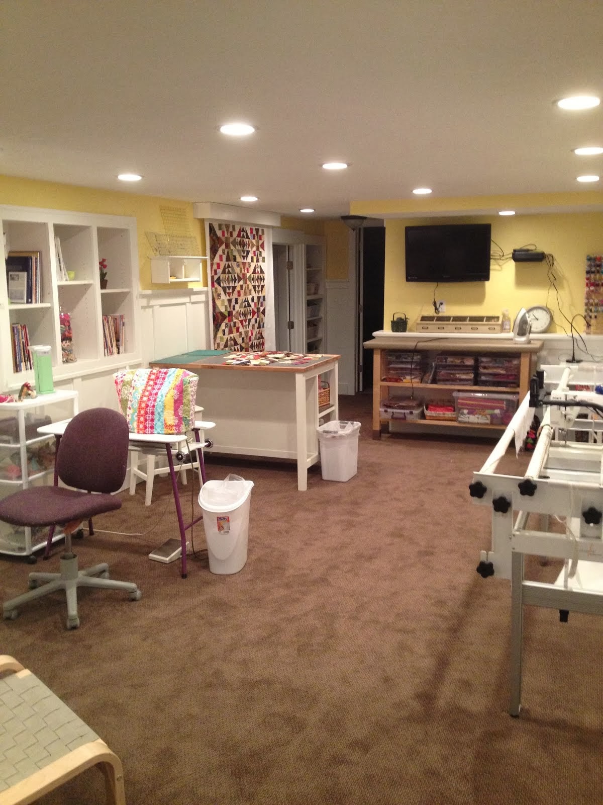 Meandering Quilt Thoughts: Sewing Room Makeover!