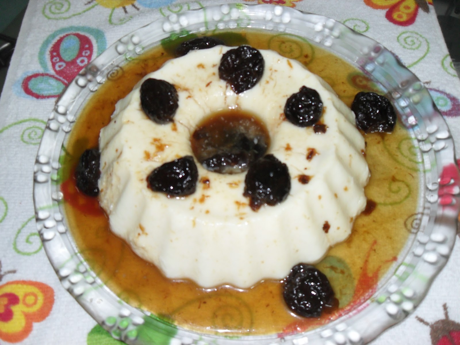 Receitas de Ingrid : Manjar branco de coco com ameixas e calda de caramelo