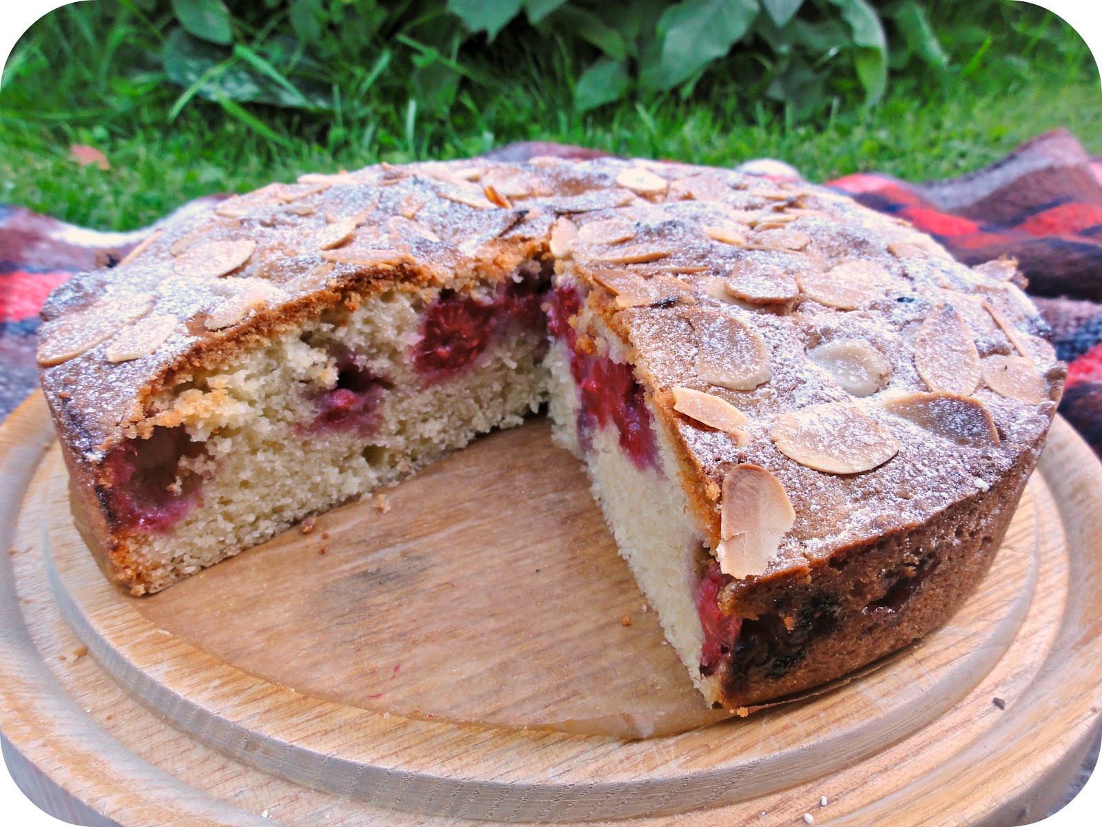The Procrastobaker: Raspberry Bakewell Cake