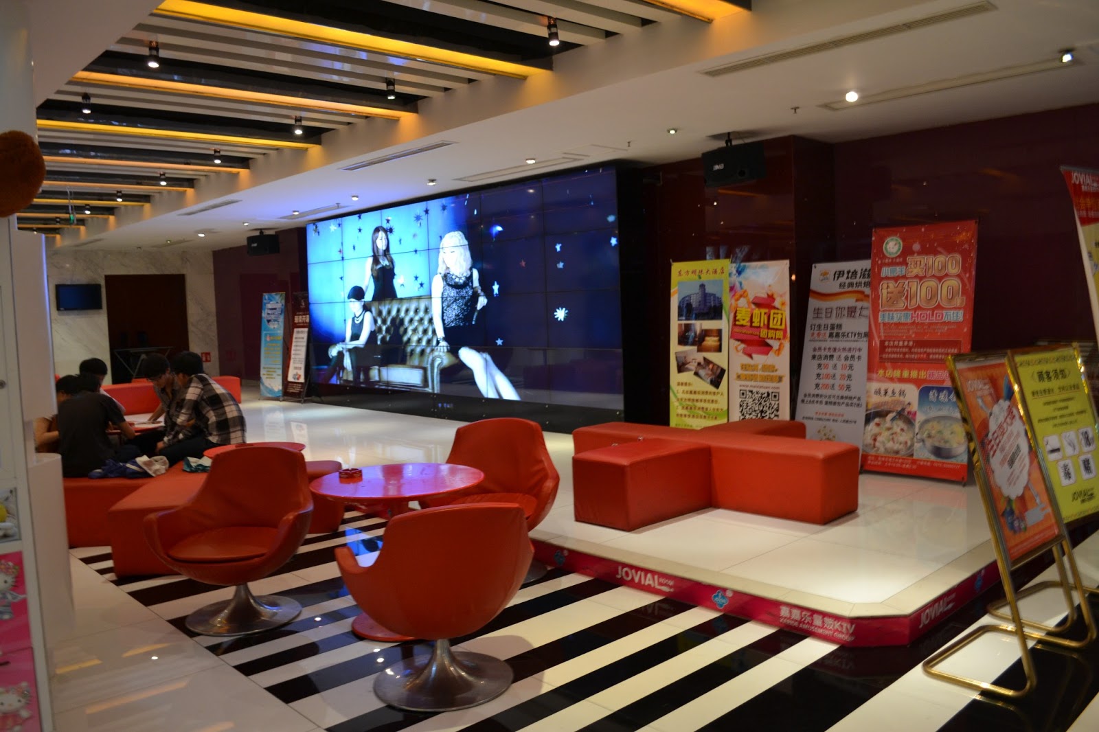 China, China, China!: KTV!