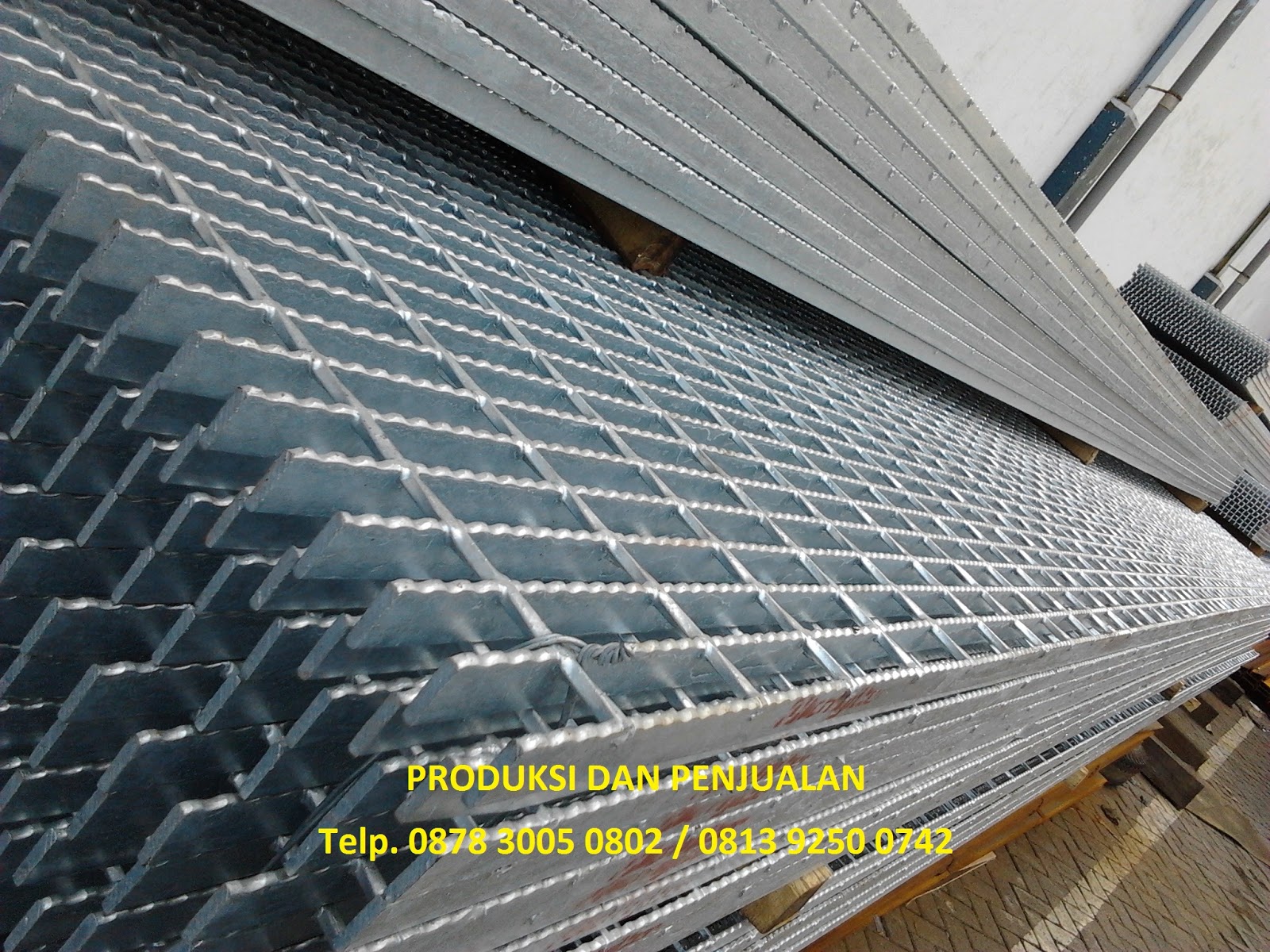 PENUTUP SELOKAN: Besi Grating