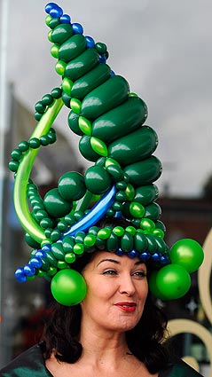Crazy Balloon Hats