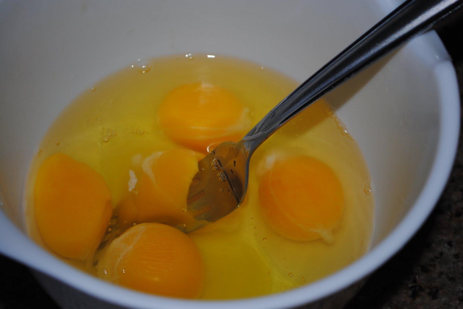 The Complete Art of Cooking: Oua batute cu cartofi si ceapa