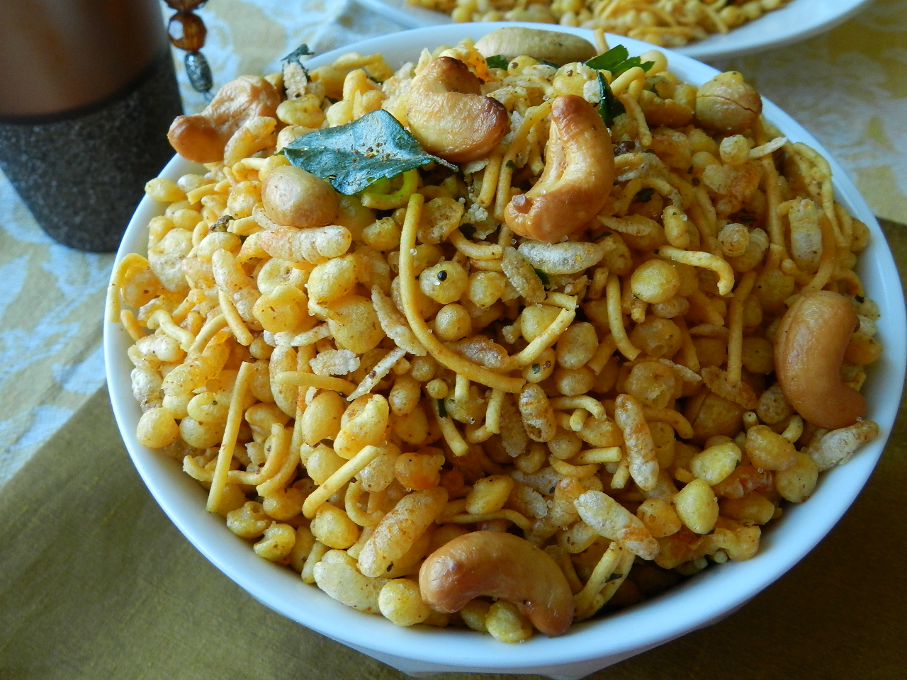 Raajis kitchen: Diwali Snacks ---- Boondi mixture