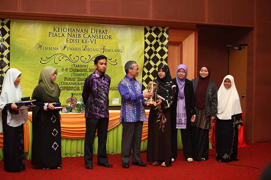 KELAB DEBAT USIM: FSU DAN FST JUARA BERSAMA BUAT PERTAMA KALI BAGI ...