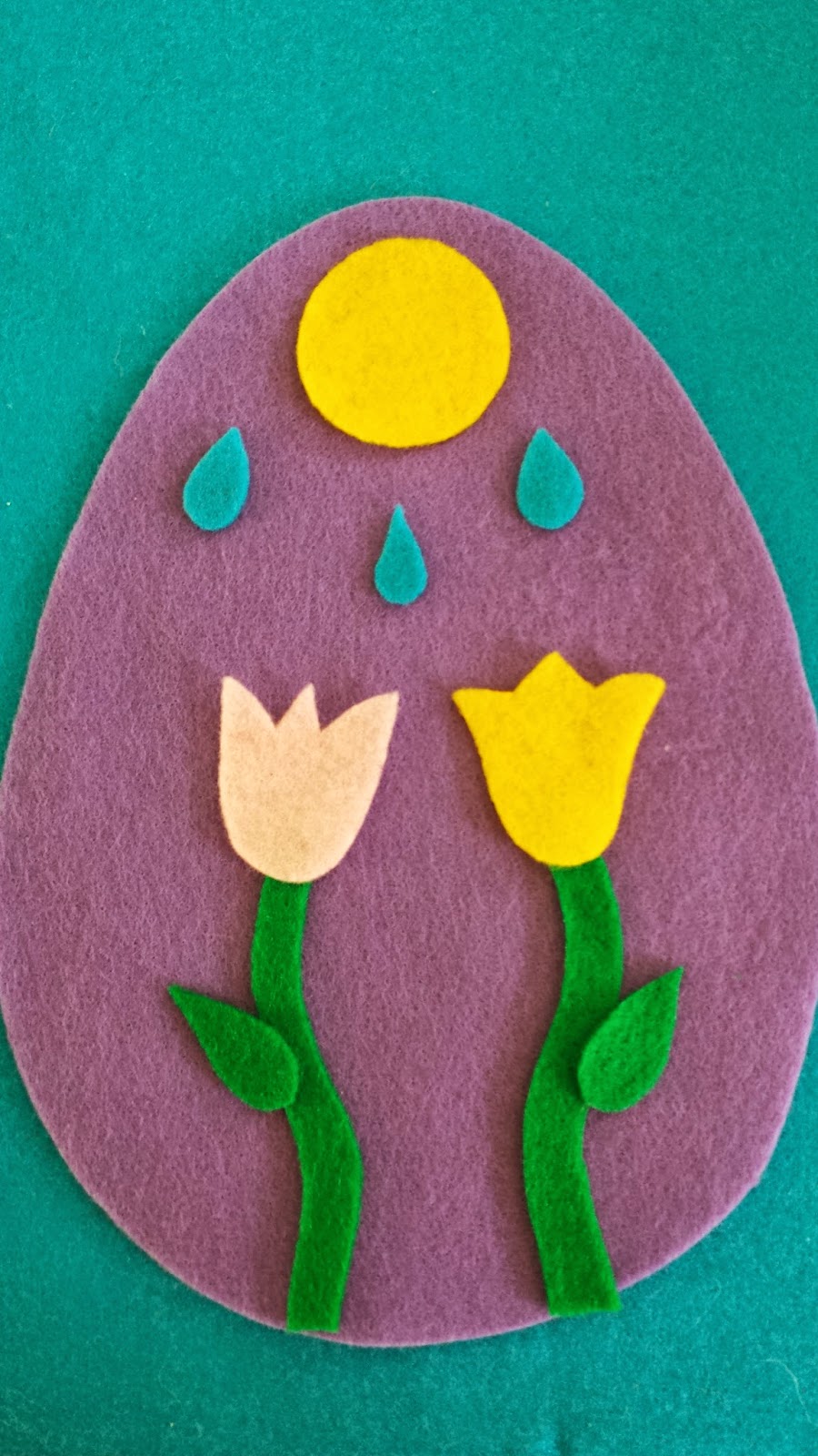 Munchkin and Bean: Easter Egg Felt Board