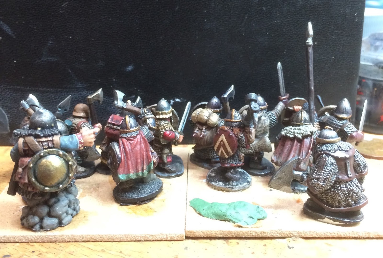 iron mitten: Iron Hills Dwarves form Shield Wall
