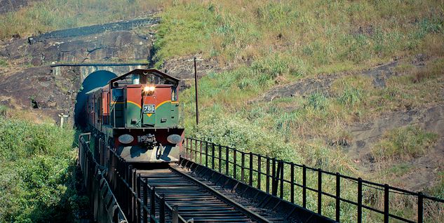 Beautiful Railway journey to Badulla | Walk through Sri Lanka : Photoblog