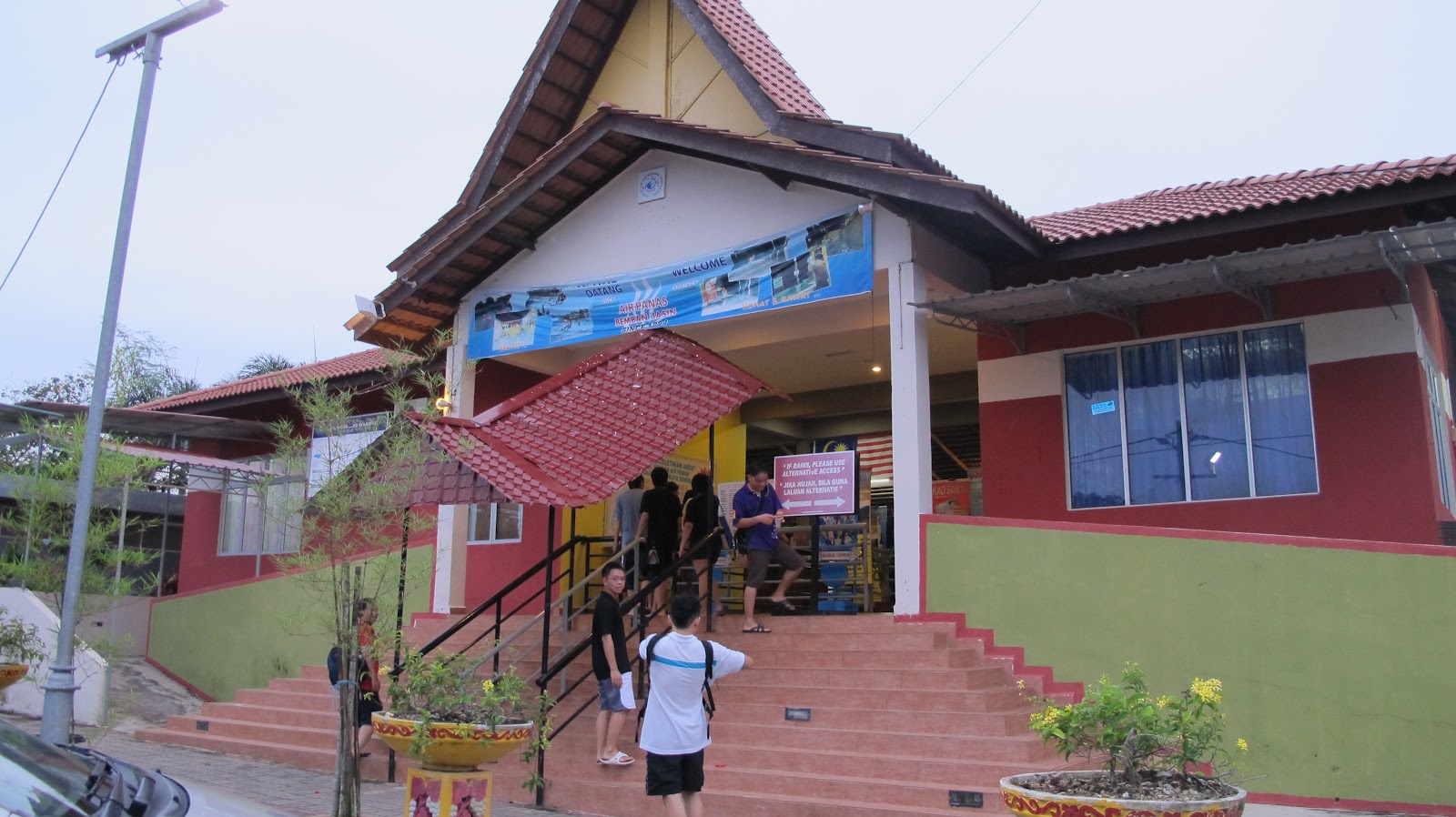 Jasin Hot Spring (Kolam Air Panas Bemban Jasin) and Restaurant Mini ...