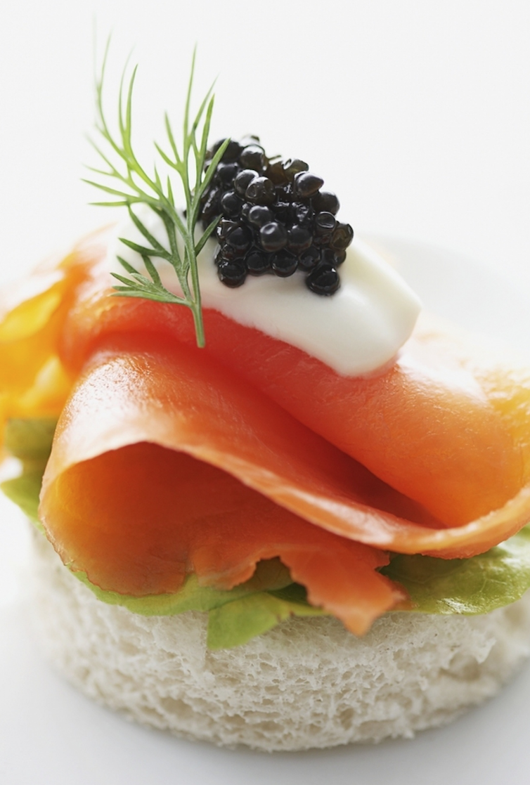 Scrumpdillyicious: Smoked Salmon & Caviar Canapé with Crème Fraîche