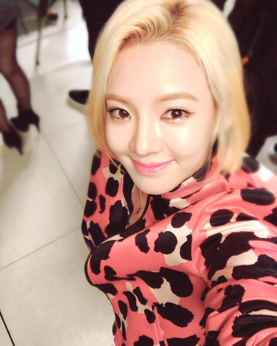 SNSD's HyoYeon posed for a gorgeous SelCa picture - Wonderful Generation