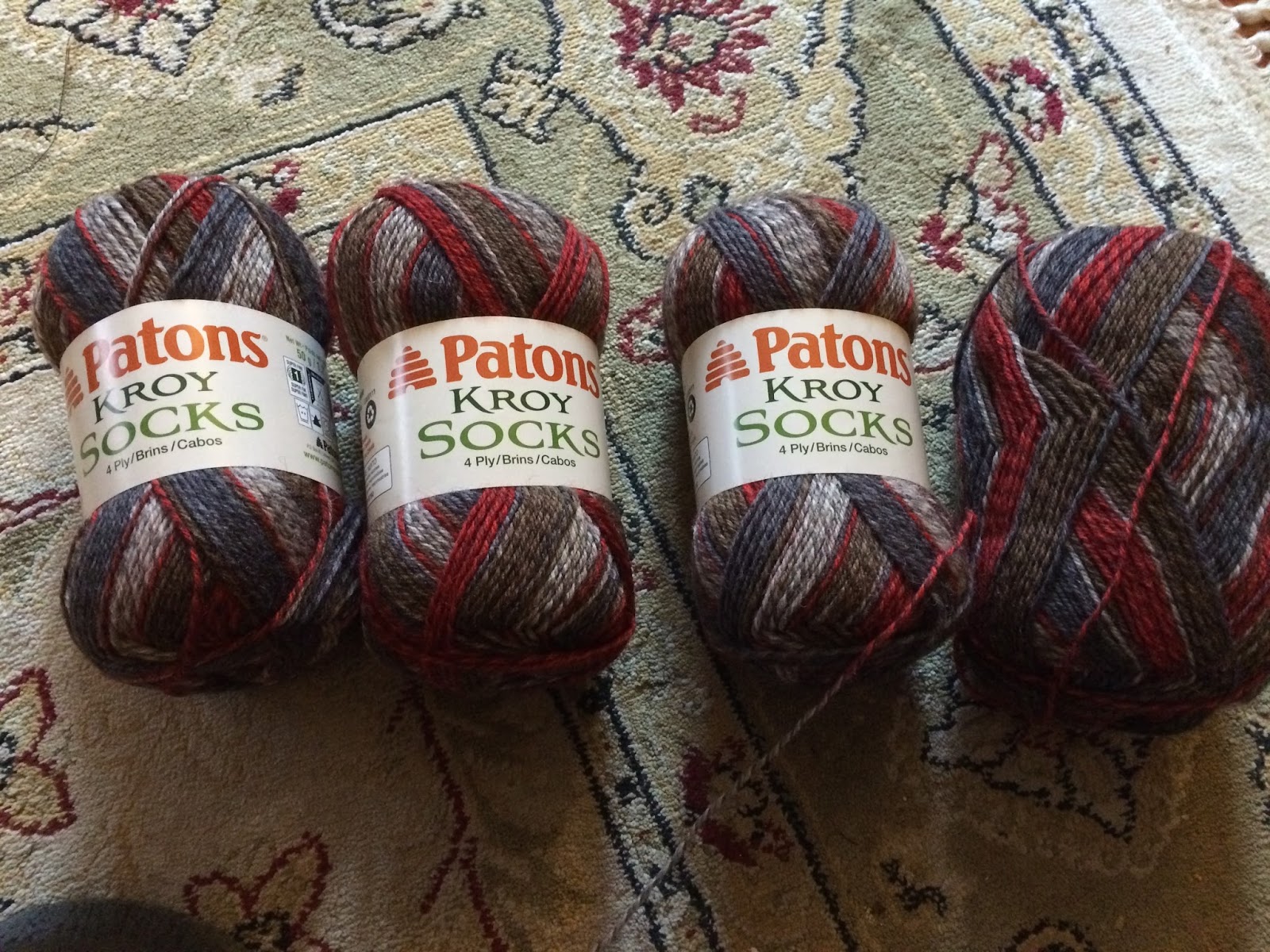 Chris Knits in Niagara: Sock Yarn Shawl