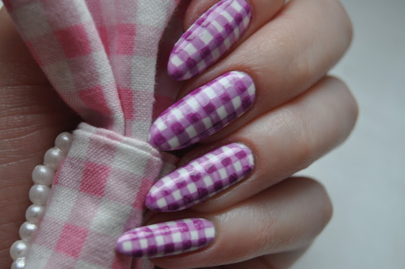 Gingham nail art and tutorial | Abbienail
