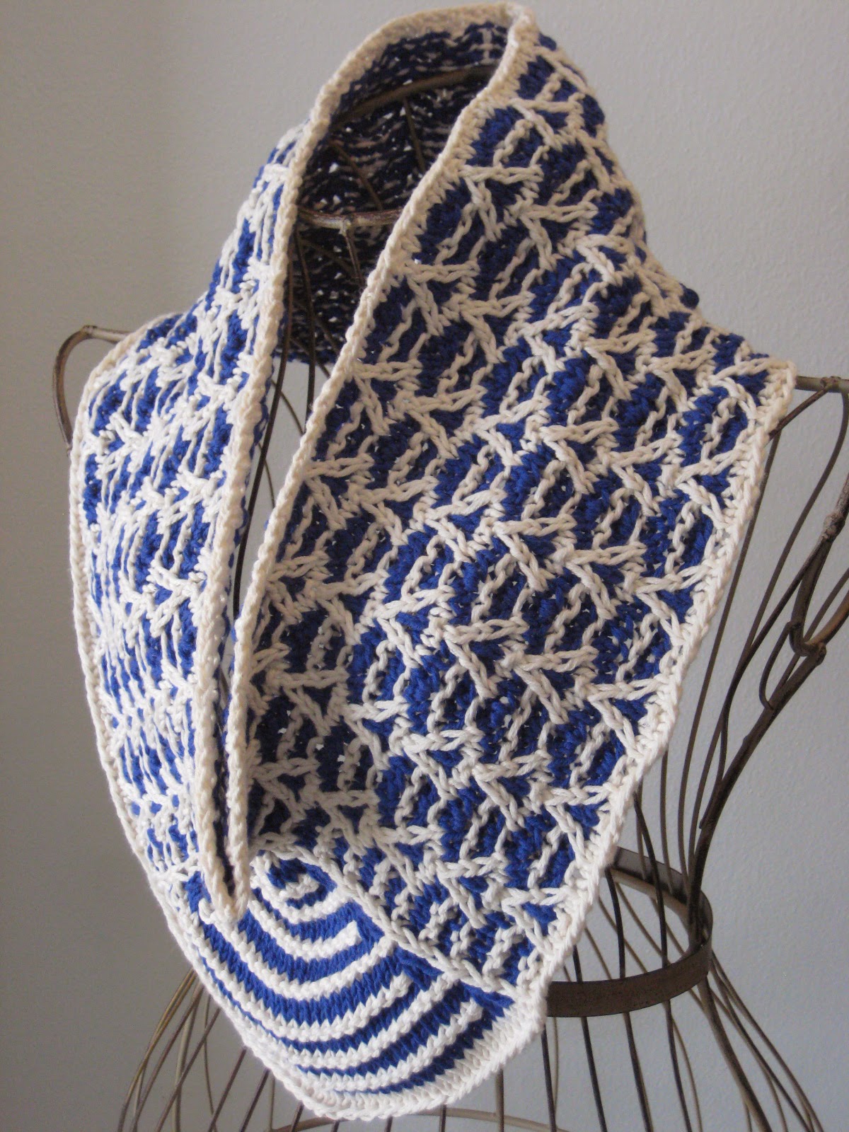 Balls to the Walls Knits: Tons of Triangles Cowl