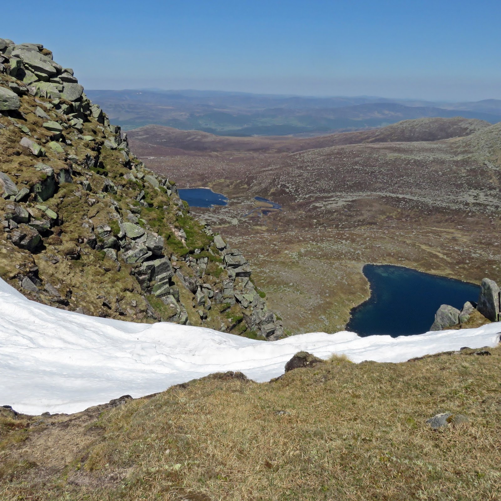 Desmondo's Ramblings: Lochnagar by the long, long route, Invercauld Bridge