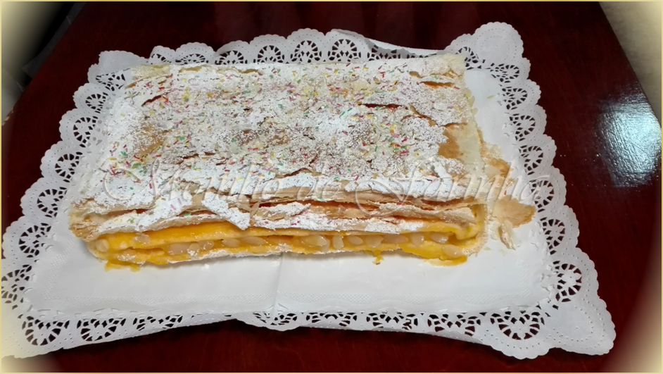 Moinho De Farinha Bolo De Aniversário Com Massa Folhada