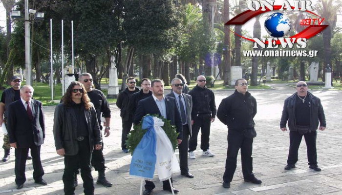Η ΧΡΥΣΗ ΑΥΓΗ ΣΤΟ ΠΡΟΣΩΠΟ ΤΟΥ ΗΡΩΑ ΜΑΡΚΟΥ ΜΠΟΤΣΑΡΗ ΤΙΜΗΣΕ ΤΟΥΣ ΑΓΩΝΙΣΤΕΣ ...