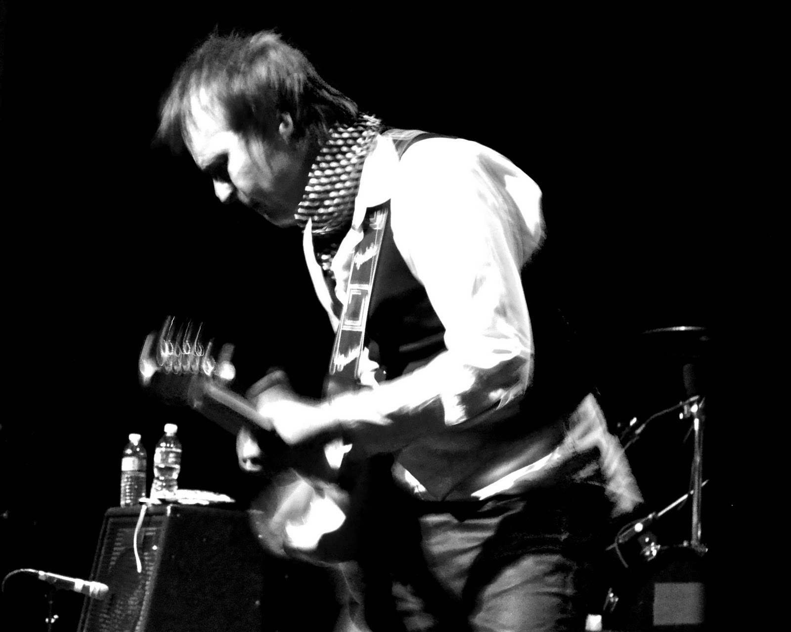 bluethirtytwo: Chuck Prophet @ The Mystic Theater. 5/13/11