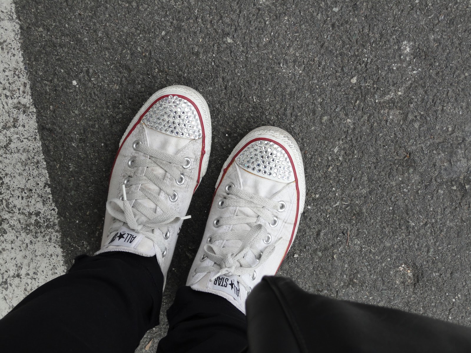 I love shopping - On the crosswalk