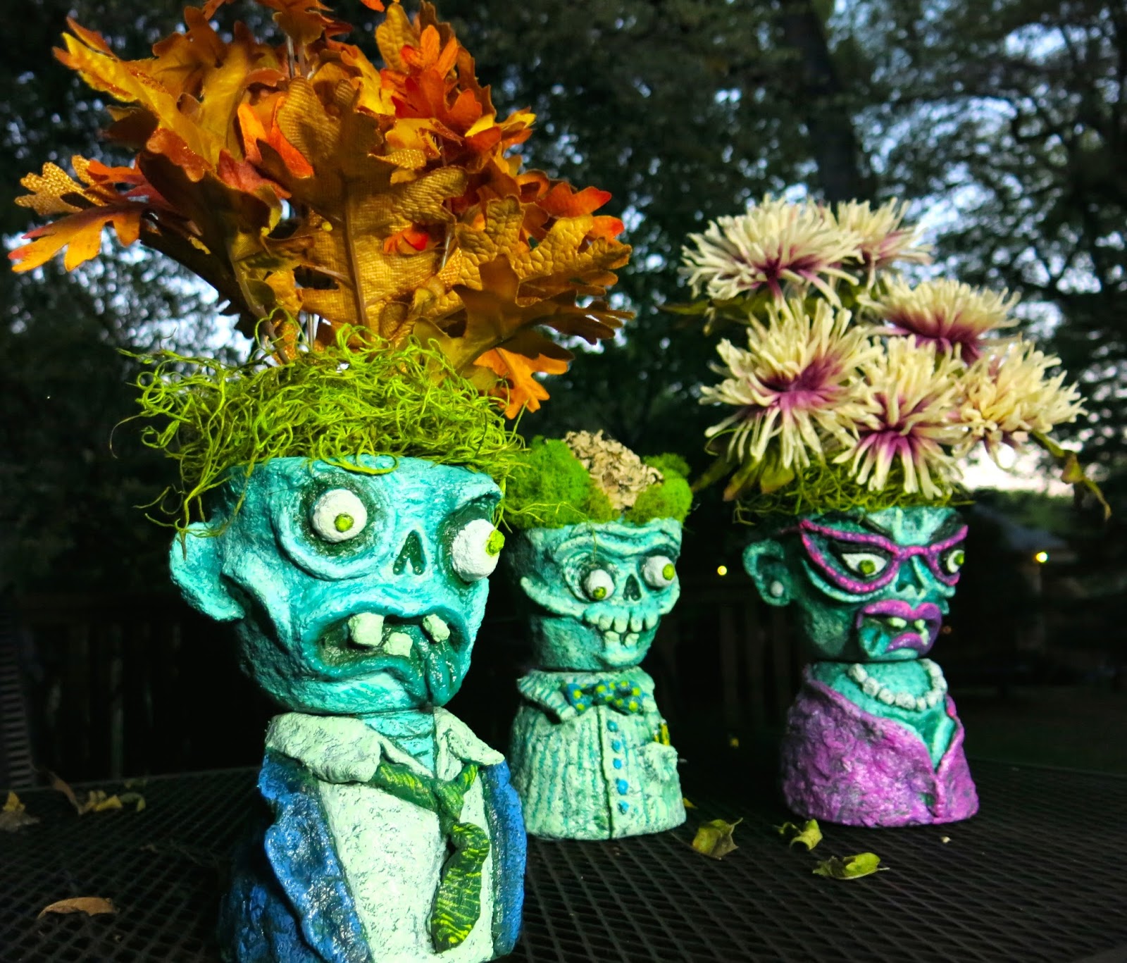 Cassie Stephens: DIY: Zombie Head Planters