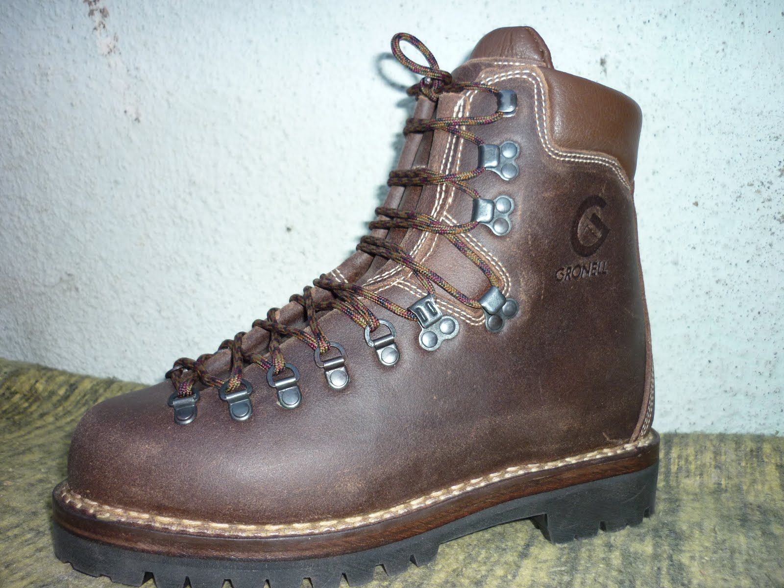 Bocanci de munte: Descriere modele bocanci traditionali