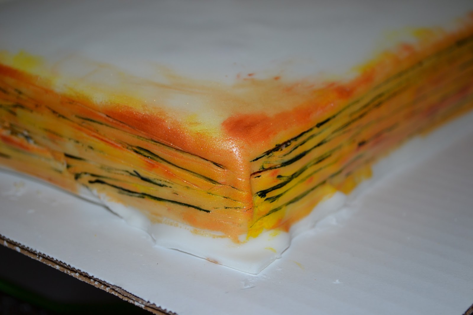 Hyde's Creations: Dragon Cake Tutorial