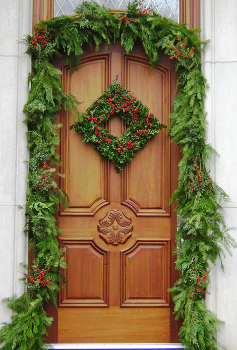 The Domestic Curator Outdoor Christmas Decorating Tips the-domestic-curator-outdoor-christmas-decorating-tips