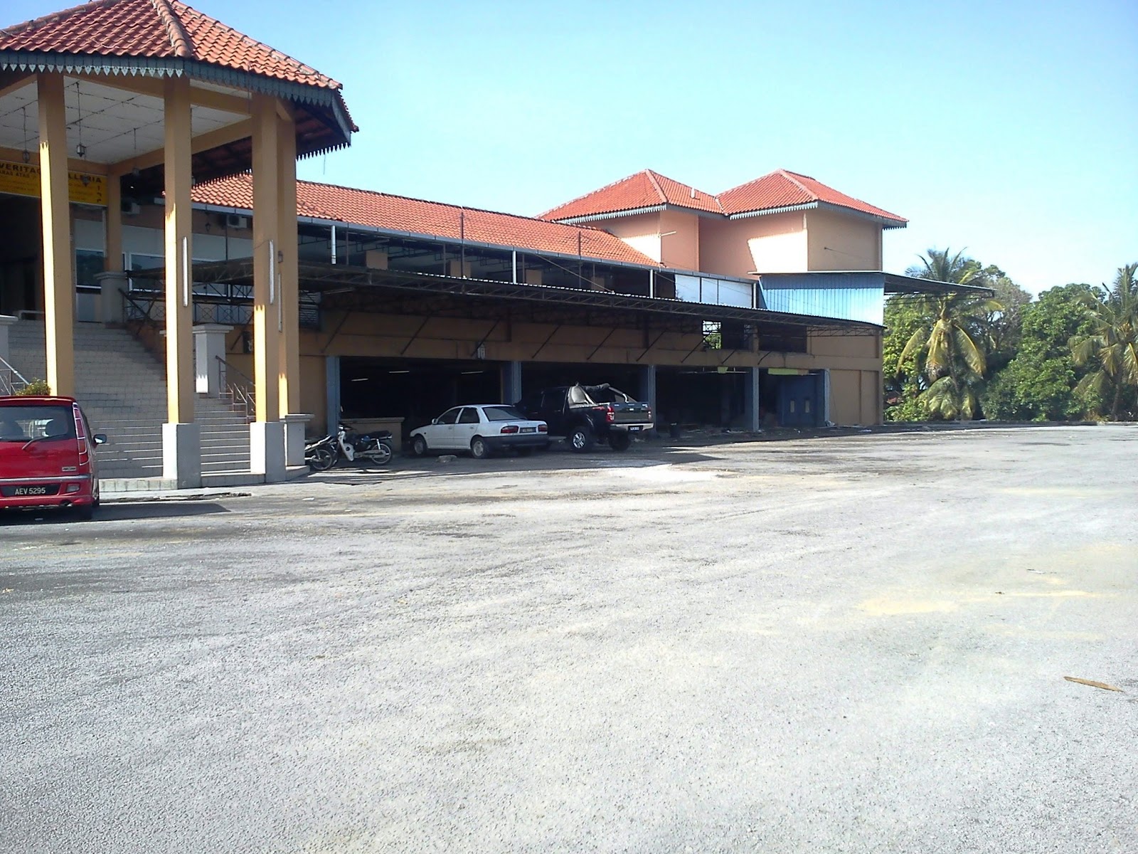 Oni Asyraf: Bulan Mei - Stesen Bas Medan Gopeng