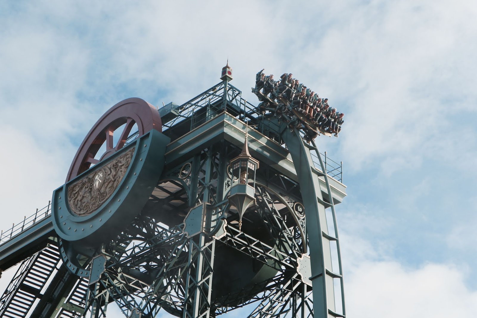 4 Reasons Why European Theme Parks Are Awesome