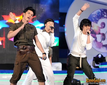Smash BoyBand Perform New Songs